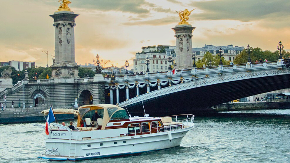Private Seine River Cruise - Dolce Vita Private Boat Tours on La Seine